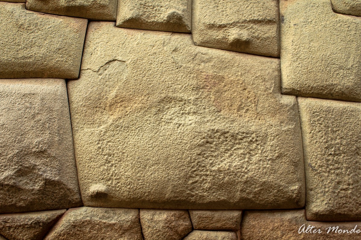 La Piedra de los 12 Ángulos – Alter Monde Blog